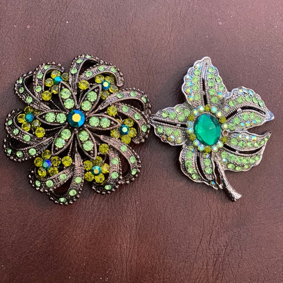 Jewelry | Broaches Set Of 2 Pins Green Jewel | Poshmark